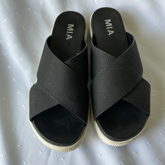 MIA | Shoes | Mia Sporty Platform Slides In Black | Poshmark